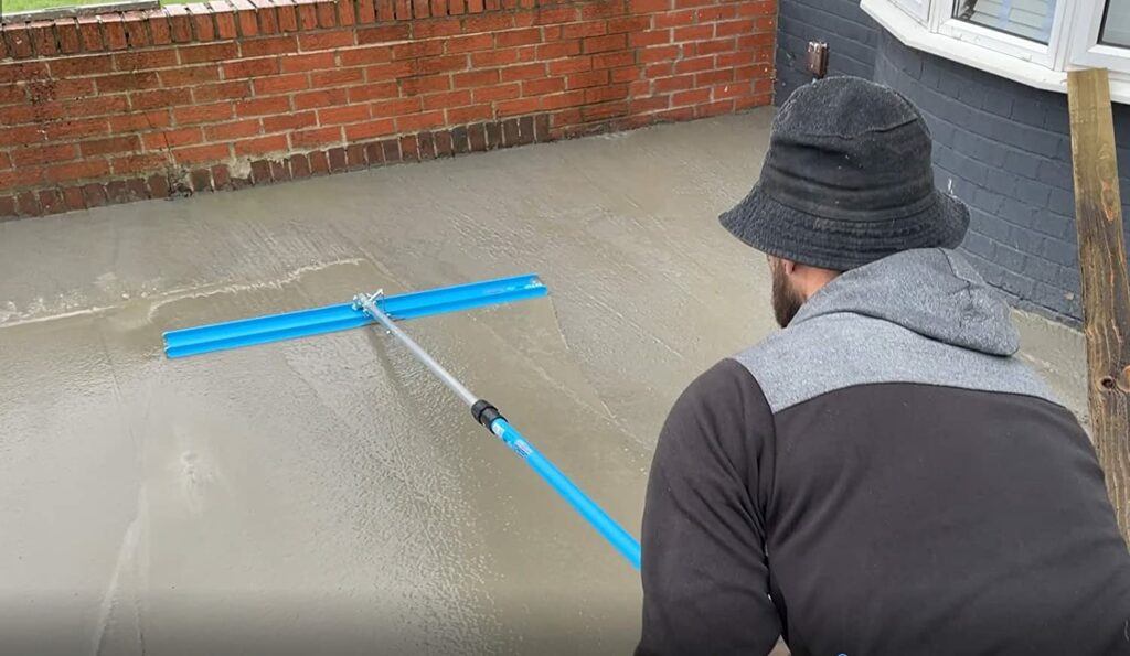 The Best Concrete Bull Float – Top 3 Concrete Bull Floats